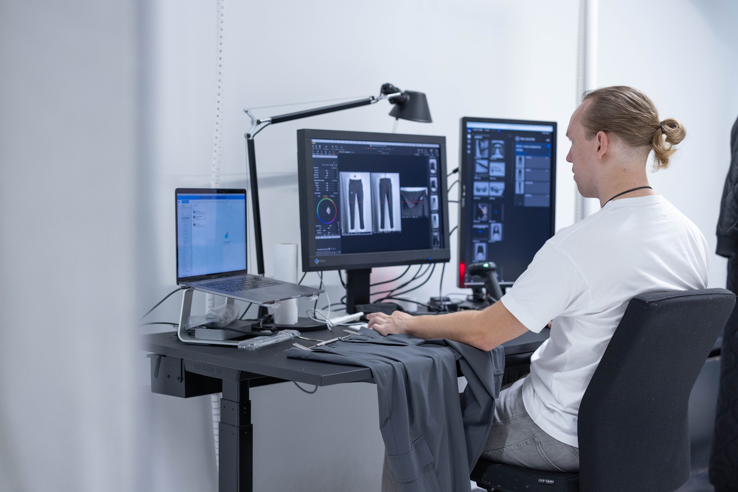 Photo Studio Management Software for eCom » Creative Force →